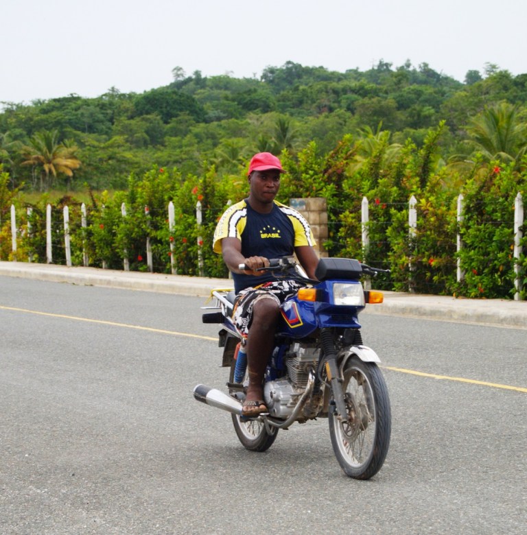 Motoconcho, el taxi dominicano.